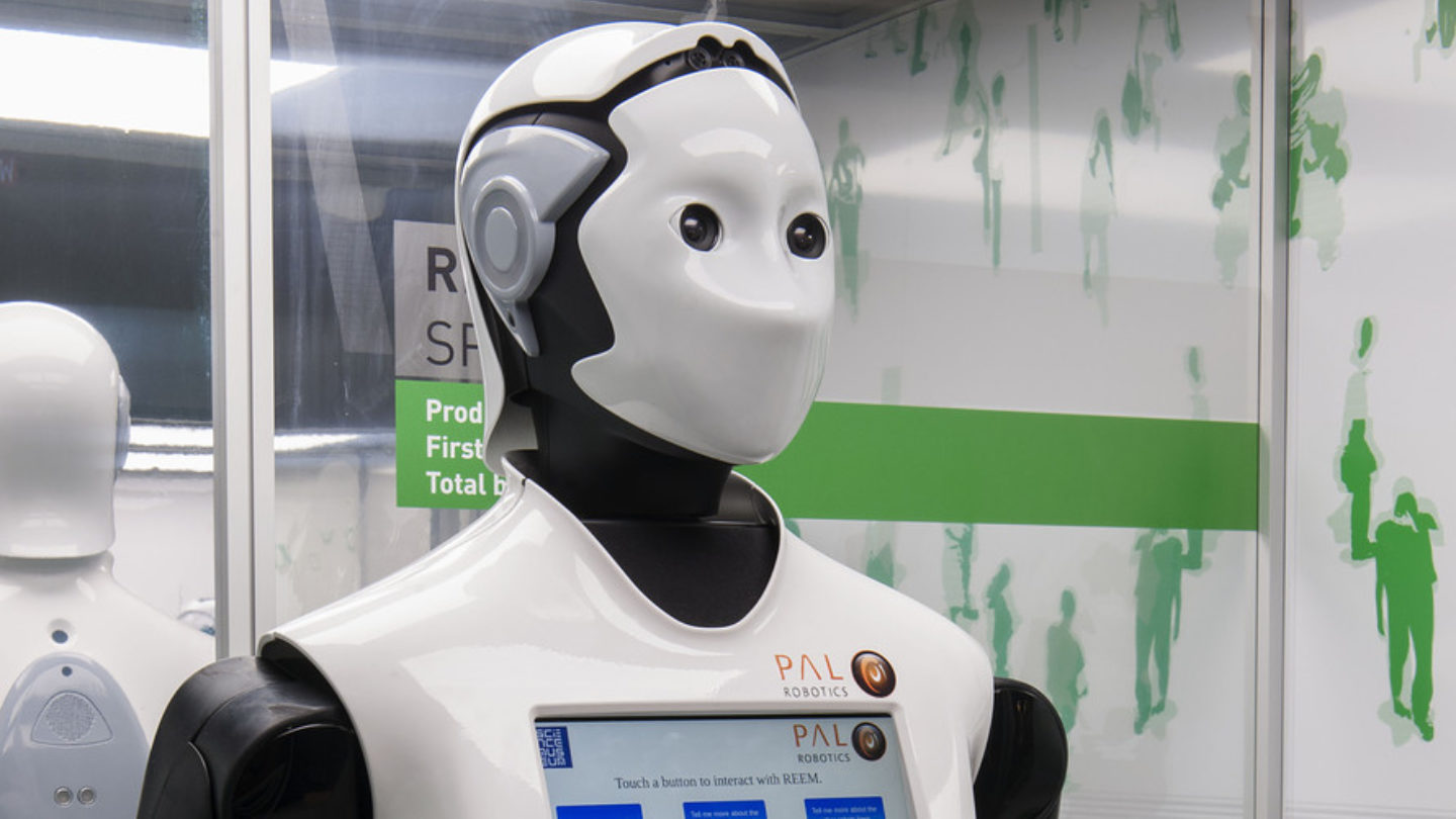 "Don’t worry about AI", says Robot - Weekly Mash-Up 180 - News - Blippar